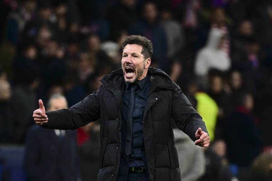Real-Stars rechnen mit Simeone ab
