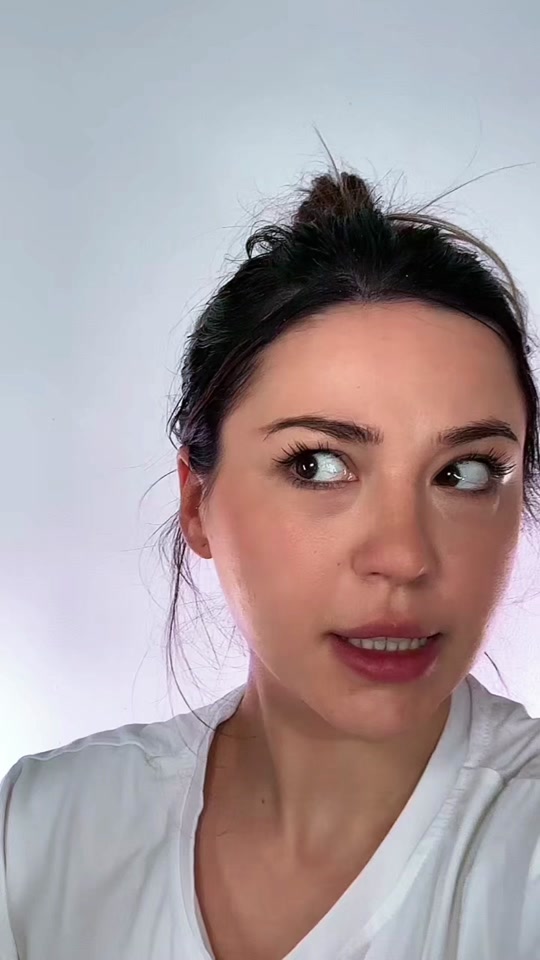 This Demure and Mindful Makeup Look Will Leave You Mesmerized