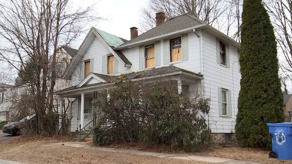 How a man used printer paper and hand sanitizer to escape an alleged 20 ...