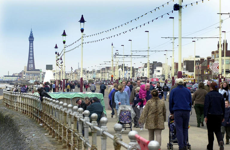 25 incredible retro pictures to take you back to Blackpool summers in ...
