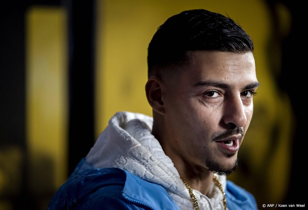 Boef boos op volgers: in Dubai gaat de zon drie uur eerder onder