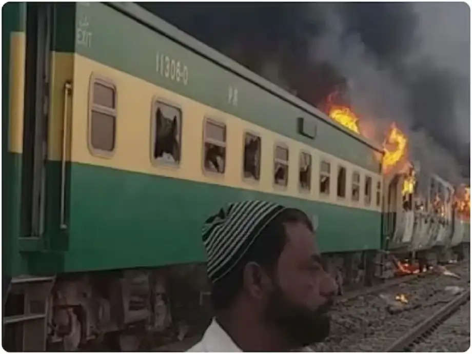Pakistan Train Hijack: Blast, firing and... People who escaped from the ...