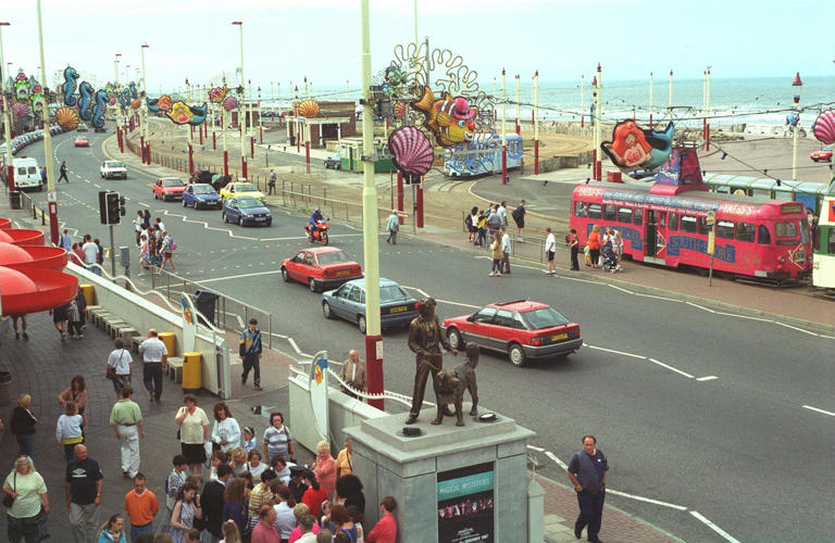 25 seaside nostalgia pictures to take you back to Blackpool summers in ...