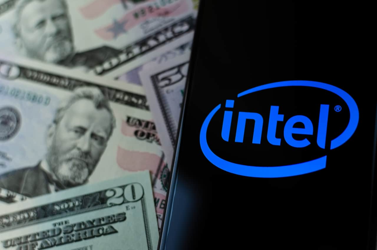 Intel Stock Drops. Why Its 5-Day Winning Streak Is Ending.