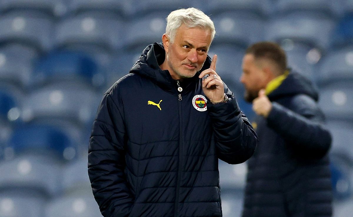 José Mourinho antevê Rangers x Fenerbahçe e responde a Allan Saint ...