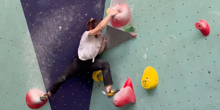 Å være kvinne i et klatregym: de ler, hun lærer dem en lekse