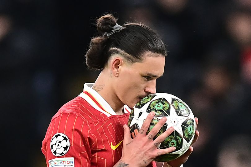 Luis Suarez sends five-word message to Darwin Nunez after Liverpool ...