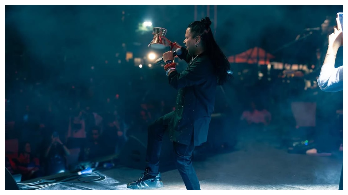 HC Dismisses Case Against Kailash Kher For Hurting Religious Sentiments ...