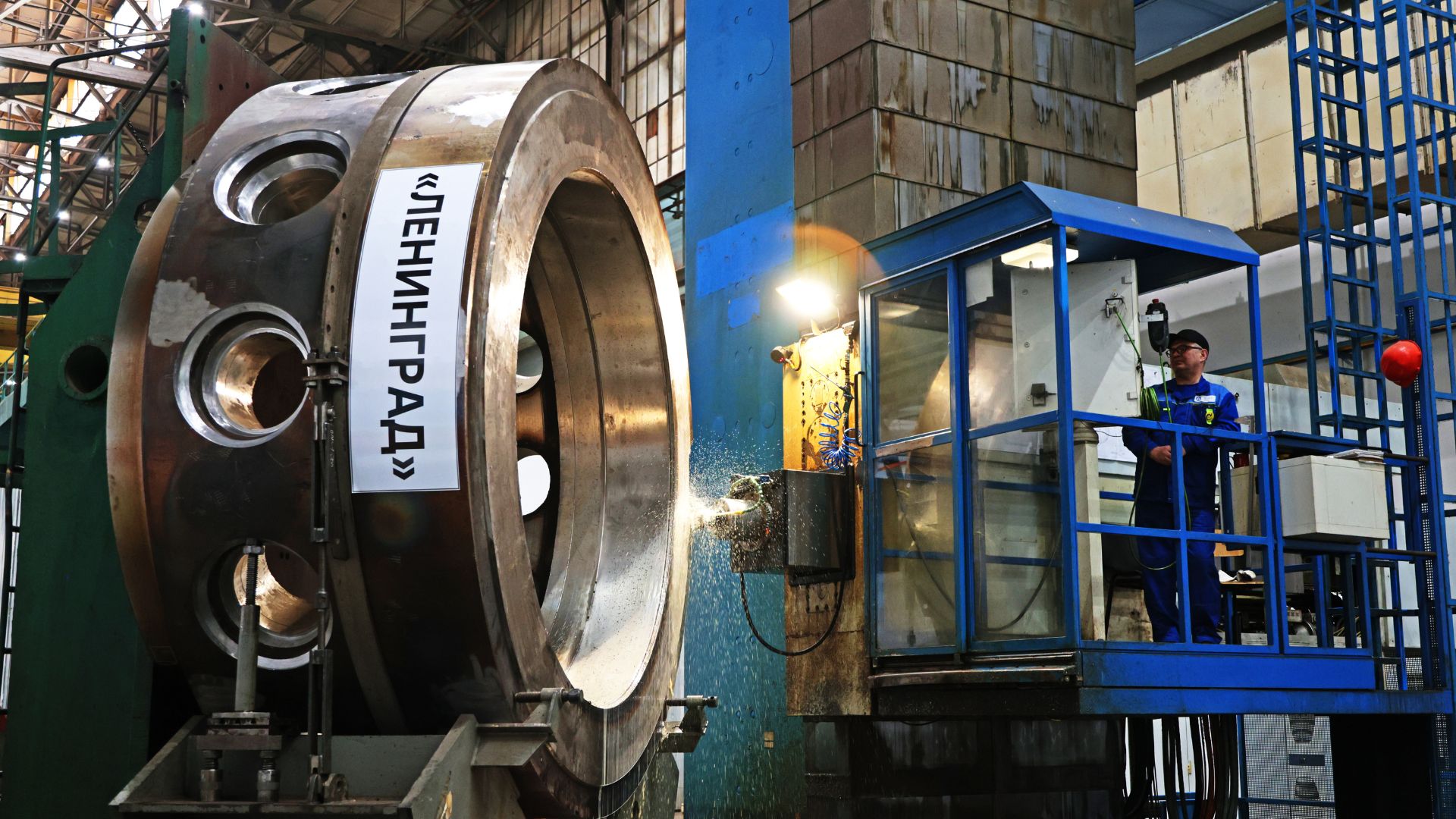 Russia builds 8 nuclear reactors to fuel massive icebreakers, floating ...