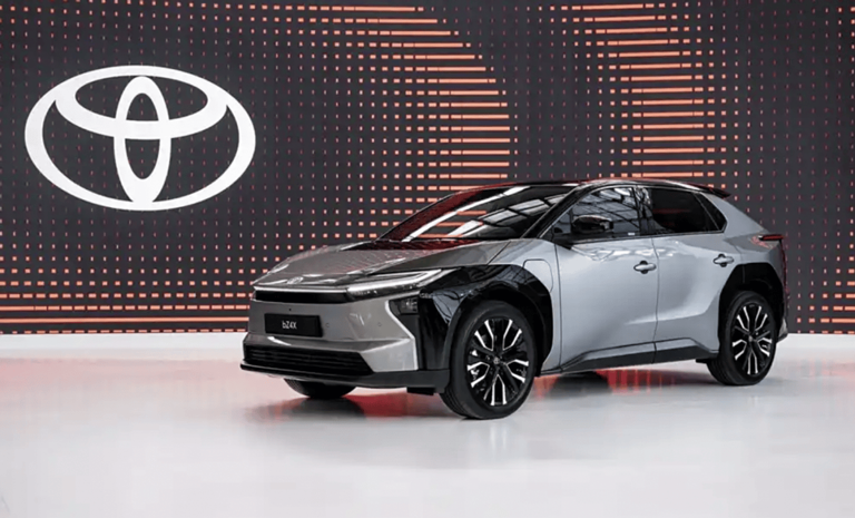 丰田新款bZ4X亮相，配置不如预期，广汽铂智3X成性价比之选？