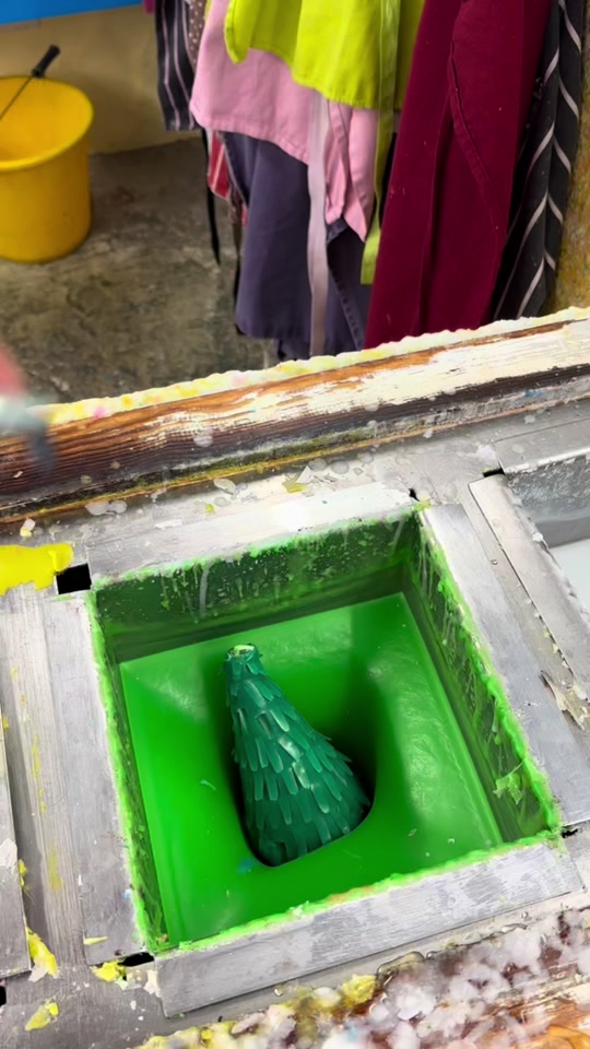 Watch This Mesmerizing Yellow-to-Green Wax Transformation!