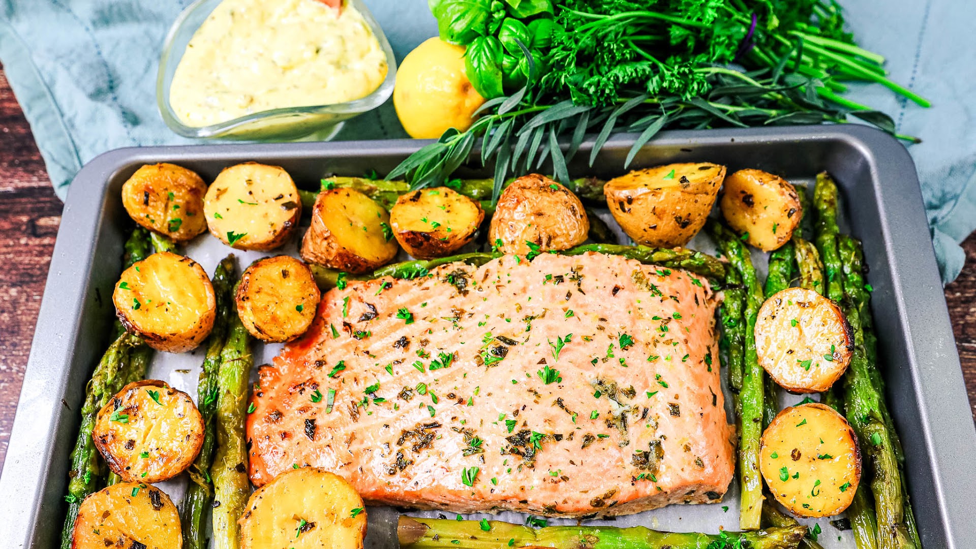 Make This Roasted Salmon Sheet Pan Dinner When You Want An Easy And ...