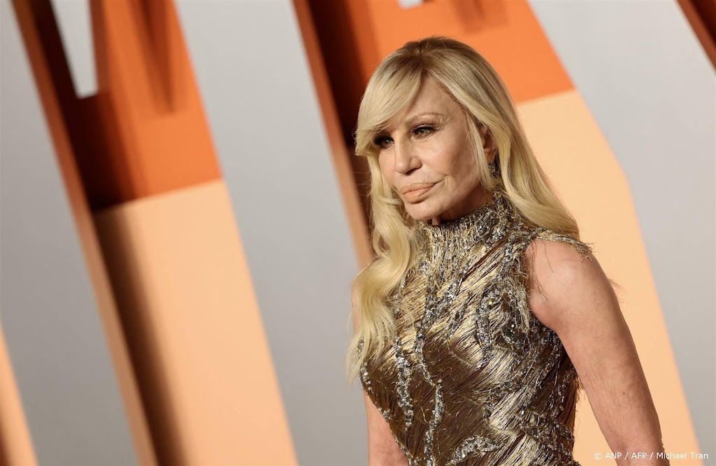 Donatella Versace stopt als creatief directeur modemerk Versace