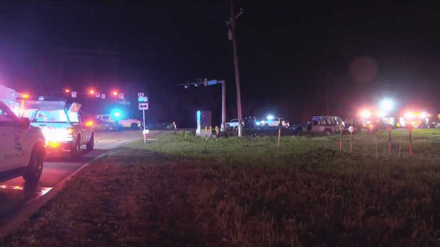 At least 2 dead after police chase ends in Baton Rouge, officials say