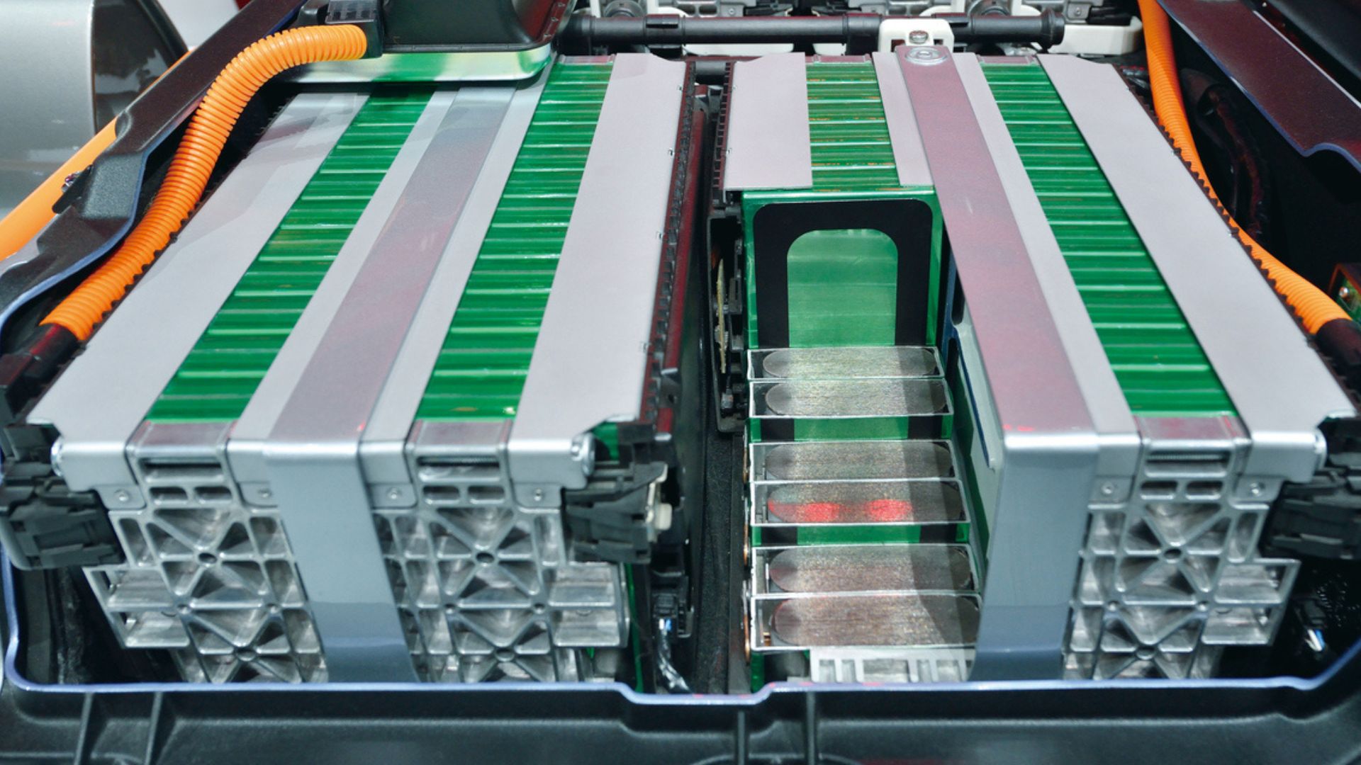 Sandwich-style, ‘self-repairing’ EV battery design could end range anxiety