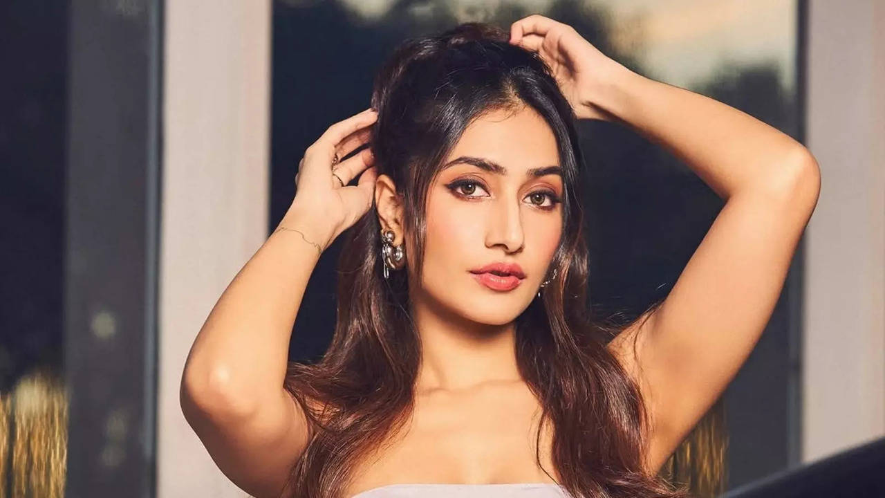 Dhanashree Verma Gets Emotional After Watching Be Happy, Netizens Say ...