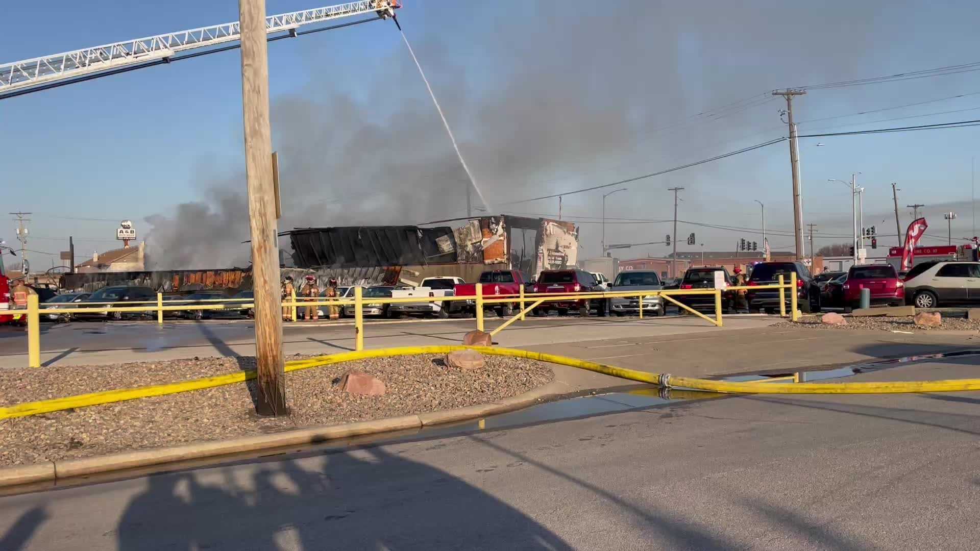 Crews responding to large building fire in Lincoln