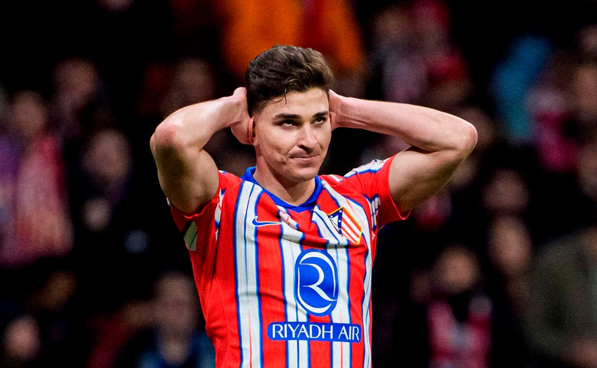 La reacción inmediata de Julián Álvarez ante sus compañeros de Atlético ...