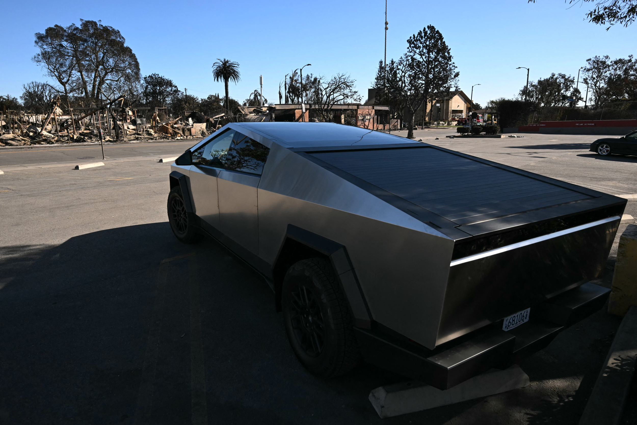 Rescuer at Fatal Tesla Cybertruck Crash Says Car Doors Wouldn't Open