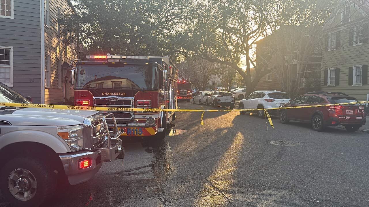 Coroner identifies 2 victims of deadly early-morning townhouse fire