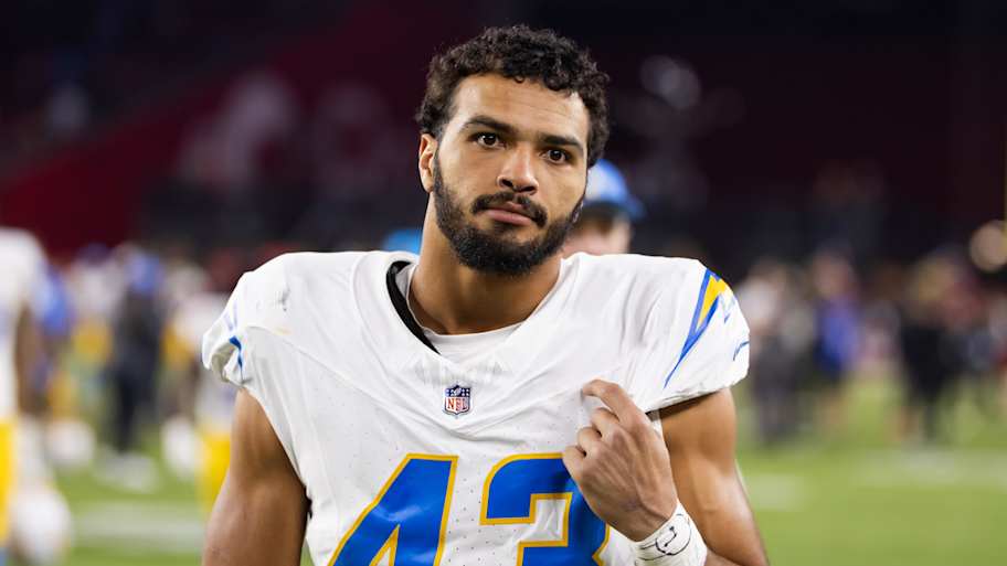 Los Angeles Chargers Re-Sign Troy Dye To Two-Year, $5.5 Million Deal ...