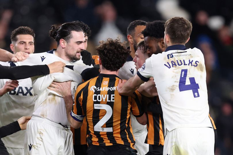 'Angry' Gary Rowett lets rip at Oxford United players after damaging ...