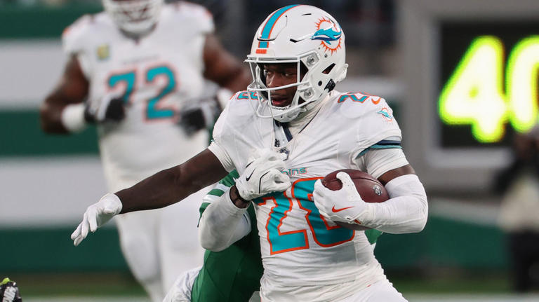 Dolphins RB De’Von Achane’s practice injury status ahead of Week 15 vs ...