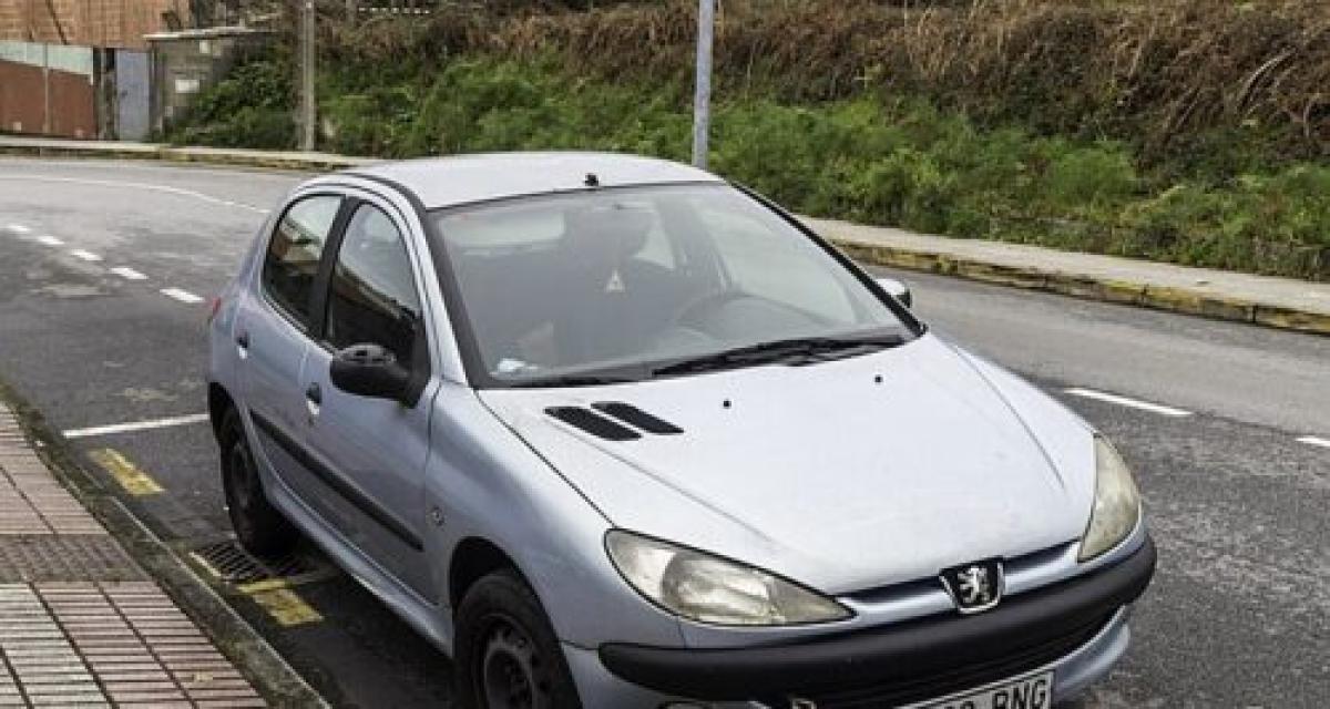 Un conducteur déchaîné au volant d'une Peugeot 206 fatiguée : ivre ...