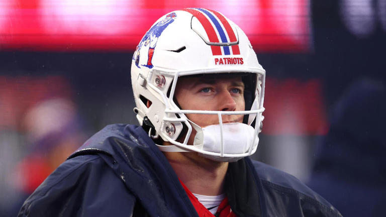 Former Patriots quarterback Mac Jones reportedly signs with 49ers Former Patriots quarterback Mac Jones reportedly signs with 49ers