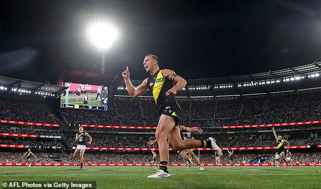 Footy fans all say the same thing about one Richmond star as gallant ...