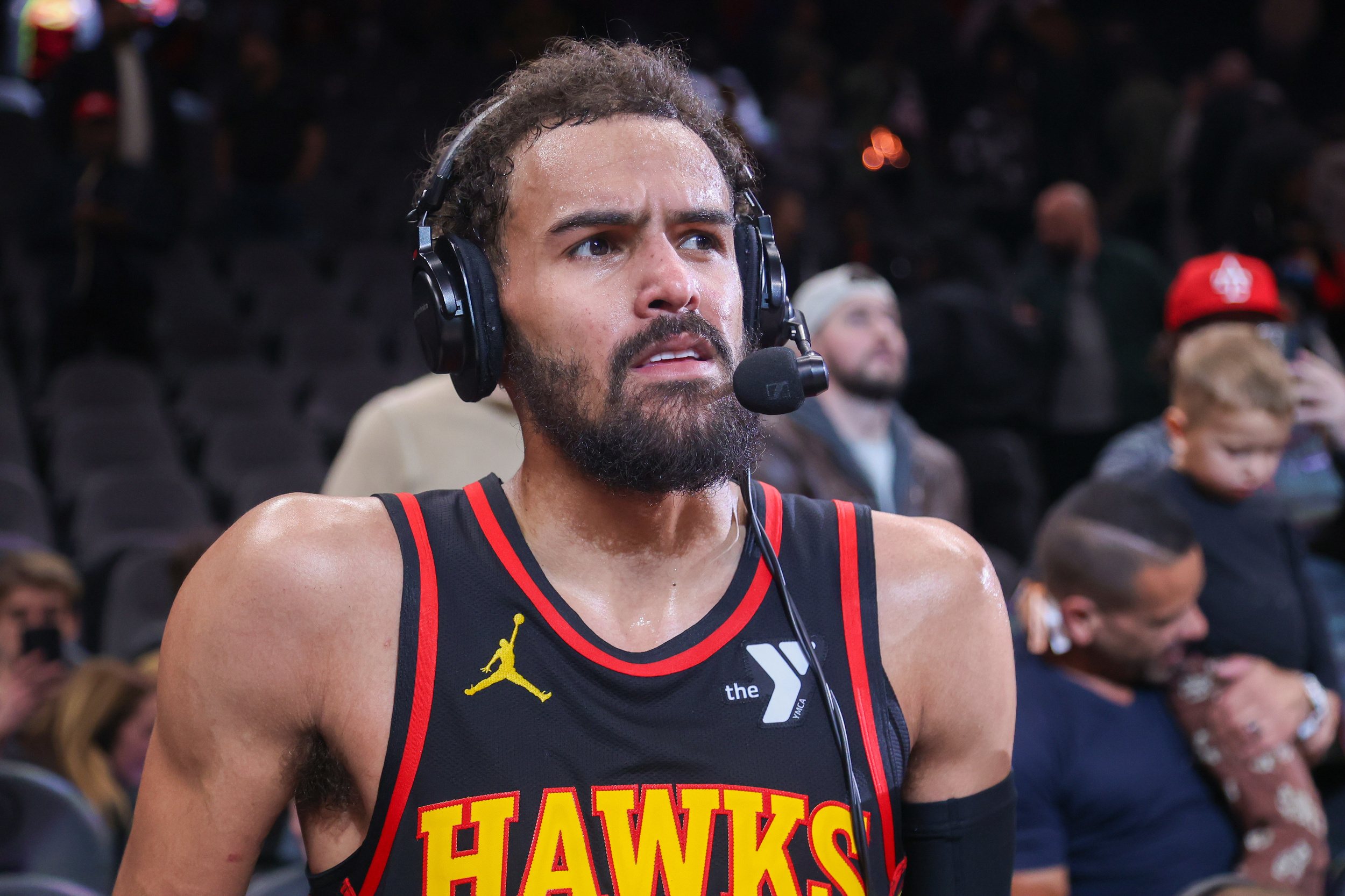 Trae Young's historic night lifts Hawks over Hornets