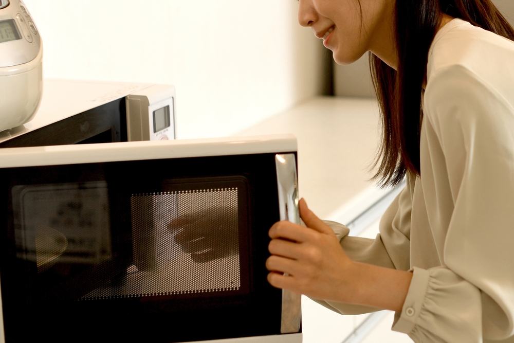 Your Microwave Might Be a Bacteria Hotspot – Here’s Why