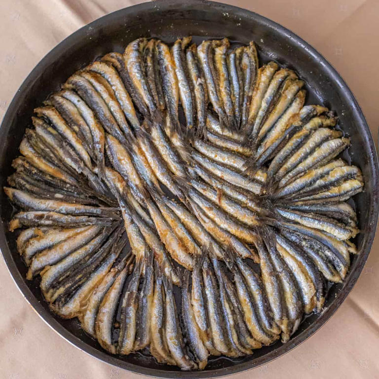 Hamsi Tava - Crispy Fried Anchovies