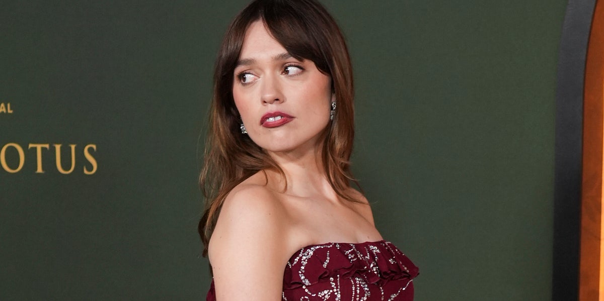 The White Lotus Star Aimee Lou Wood Embraced Her Teeth Thanks To This ...