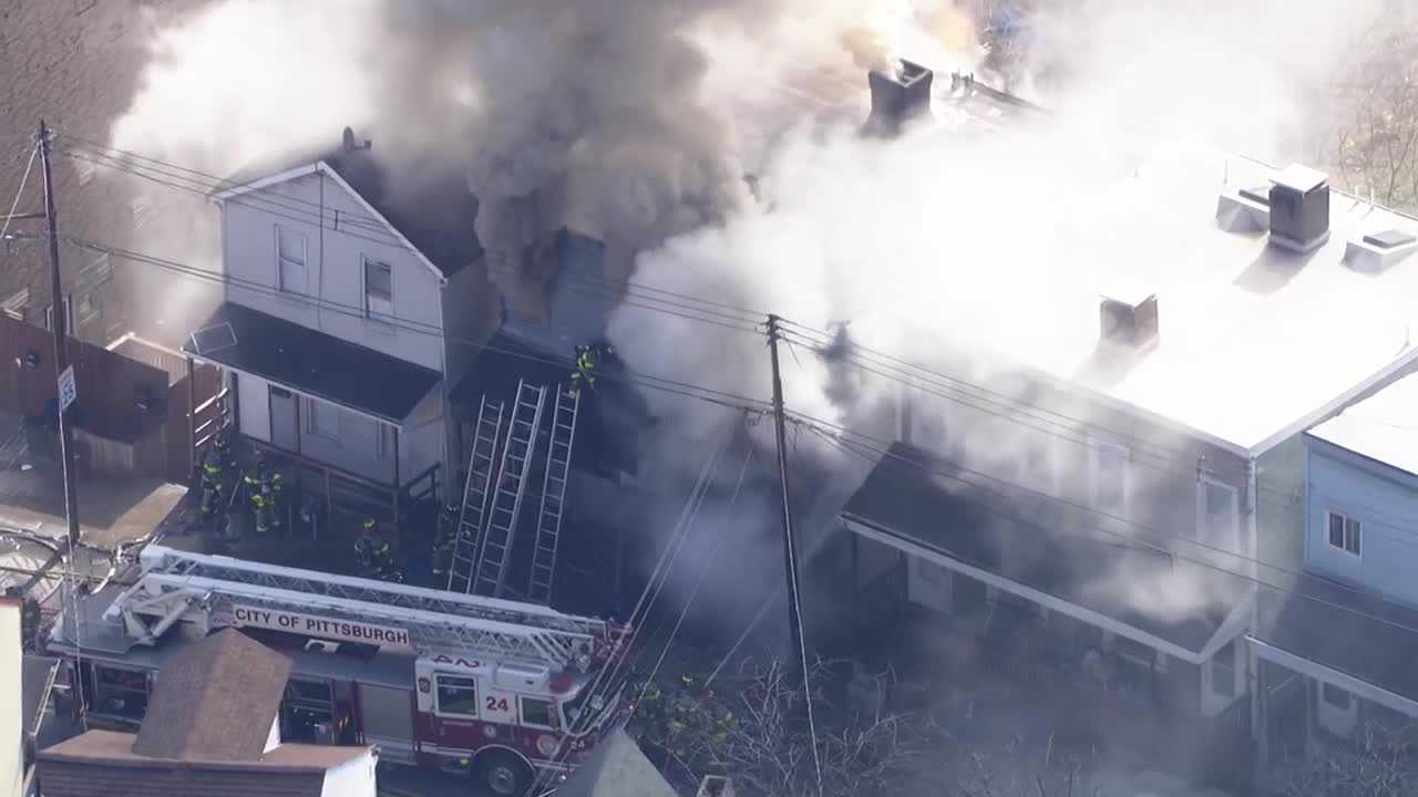 Massive fire rips through Pittsburgh building; Dark smoke plumes fill air