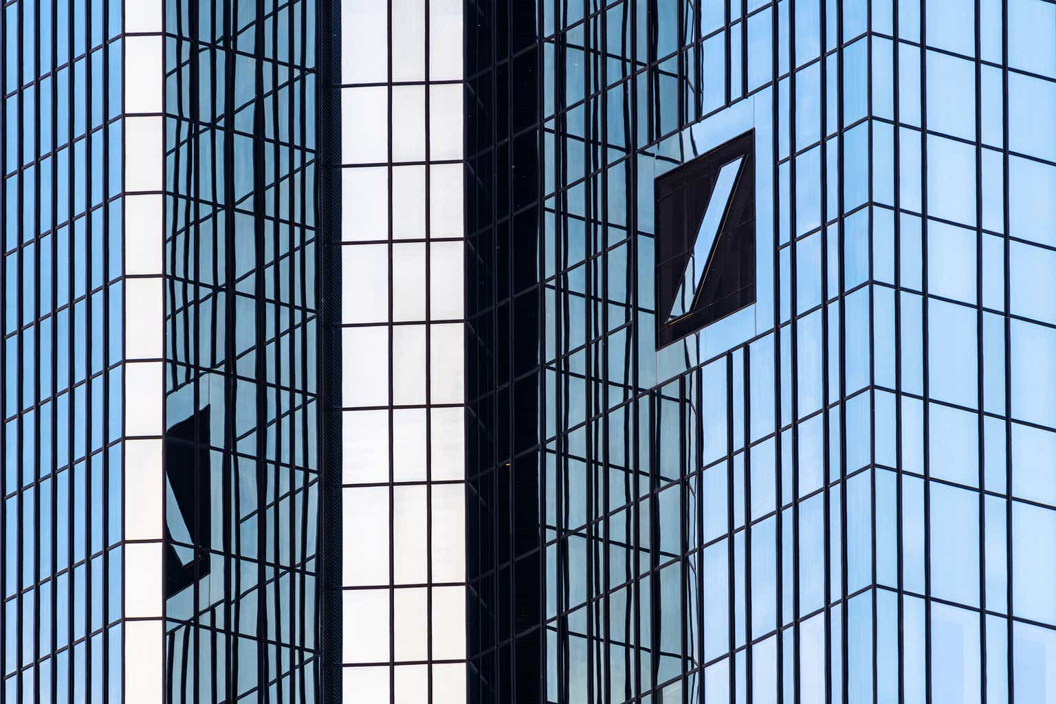 Deutsche Bank bonuses jump to highest in decade on investment banking