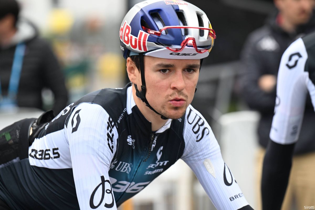 Pidcock blijft licht gefrustreerd achter na koninginnenrit Tirreno: 'Ik ...