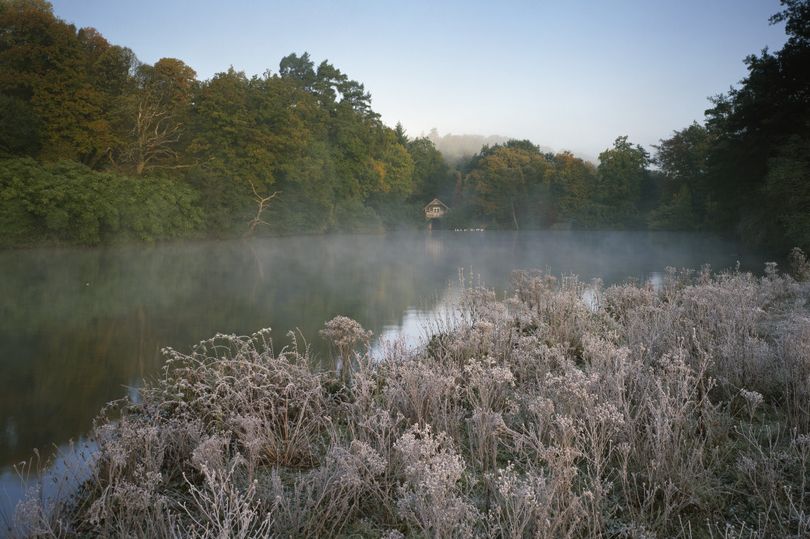 'Winter' returns to Surrey as temperatures as low as -2C and frost set ...