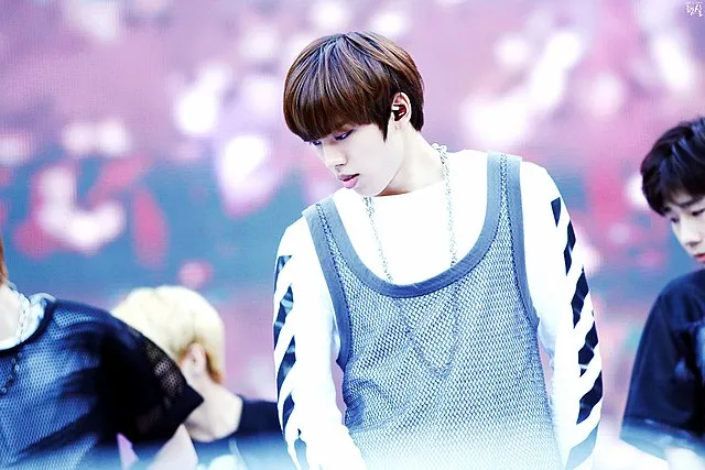 12 Fashion Trends from the 2000s That Are Too Embarrassing to Remember