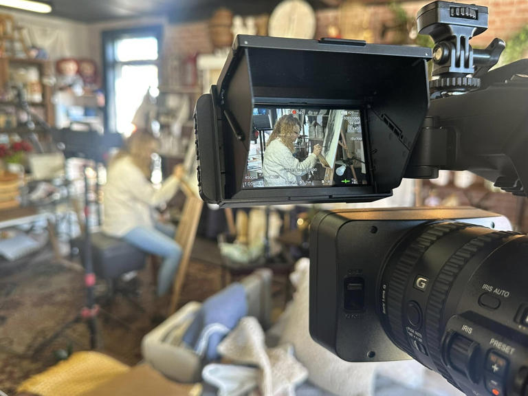 ‘An answer to prayer’: Amarillo artist proud to share her love of art ...