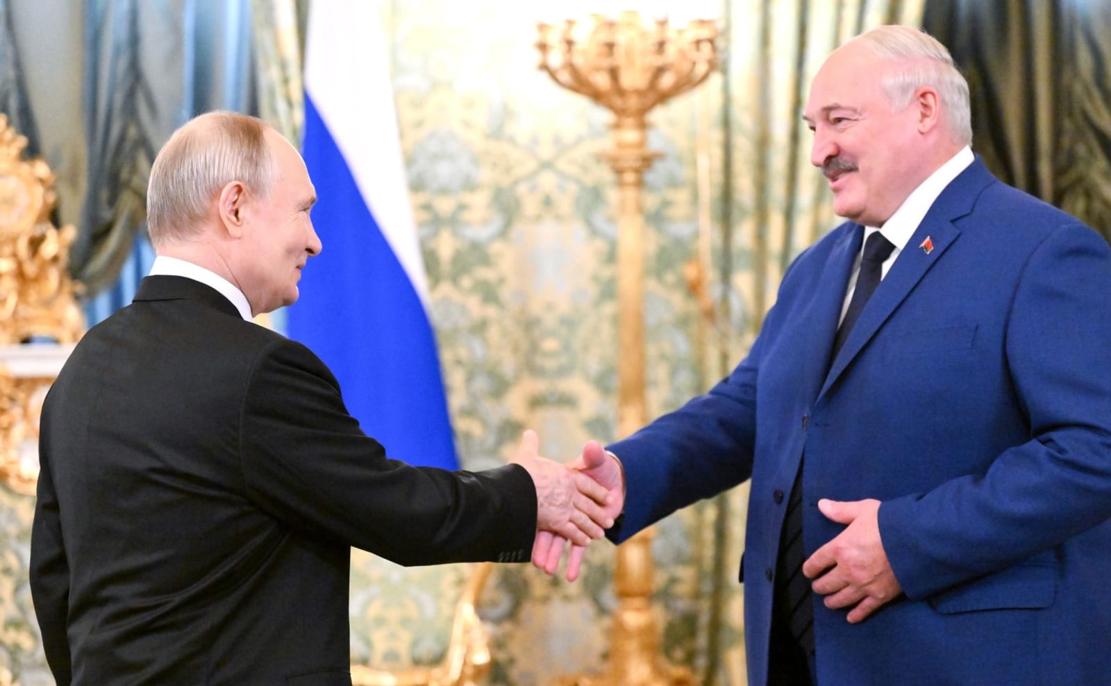 Putin praises Belarus ties at meeting with Lukashenko