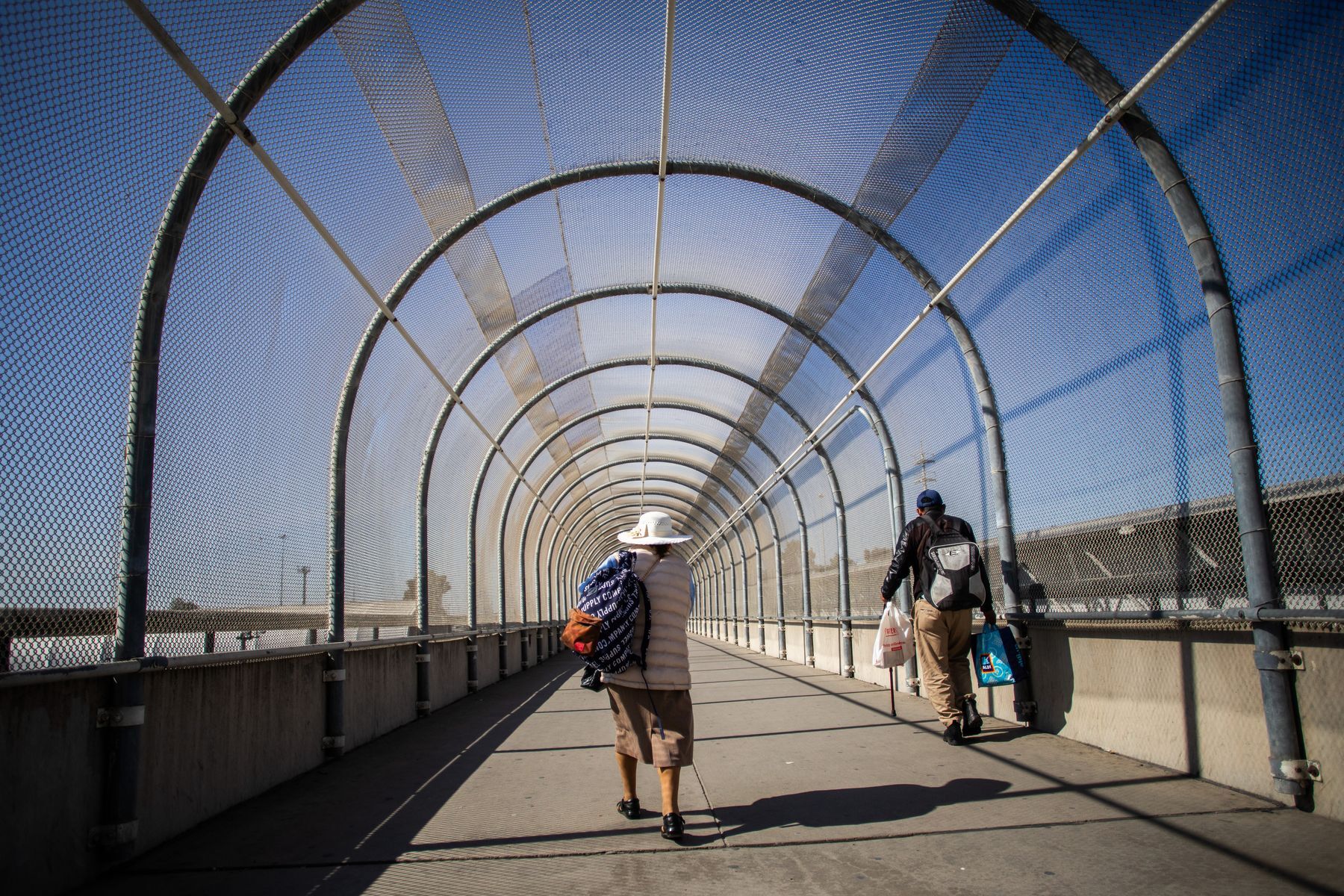 Usa Canadian Woman Chained Up And Detained By Ice