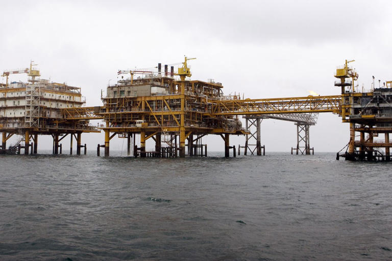 U.S. officials act to block illicit Iranian oil trade with China