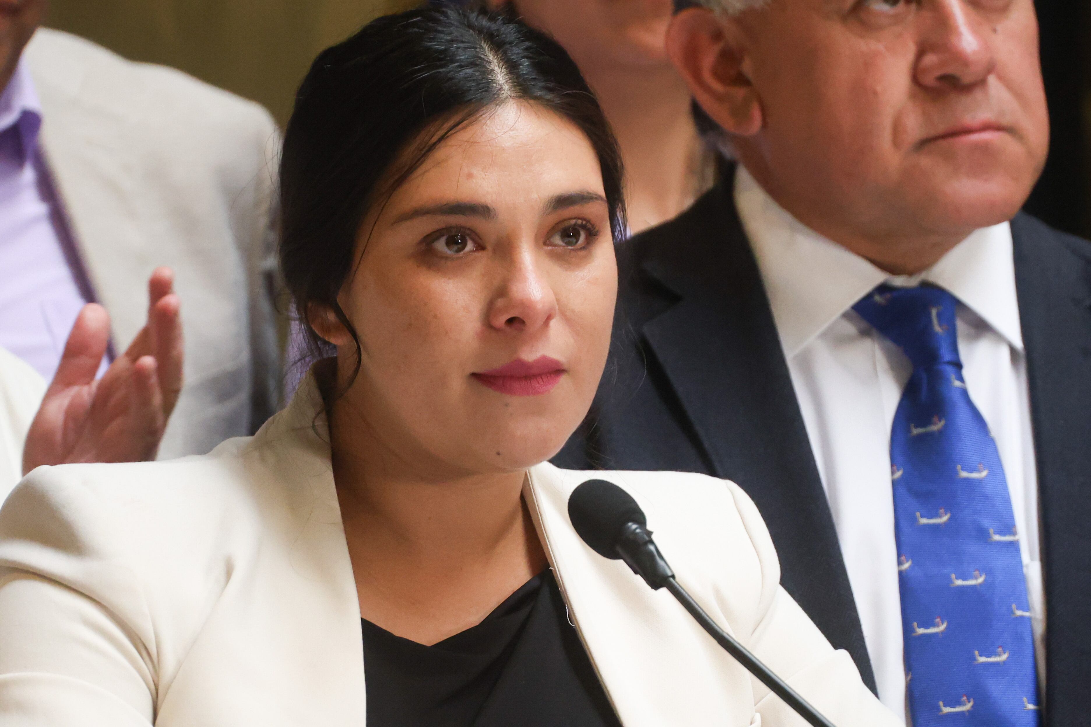 Diputada Karol Cariola explicó su relación con empresario chino y ...