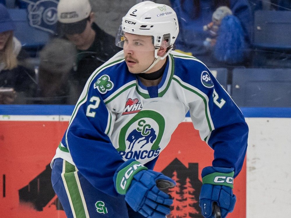 Broncos jersey fits fine for Saskatoon hockey product Hunter Mayo