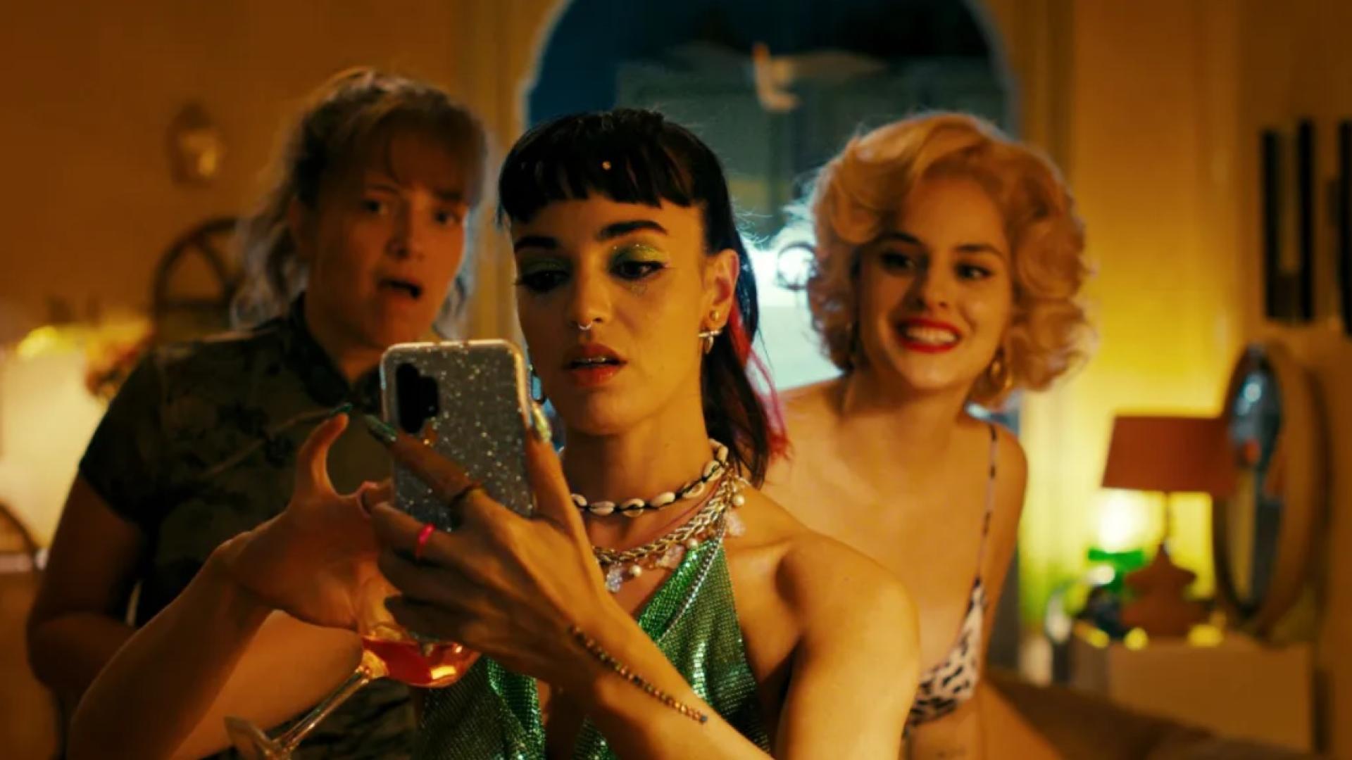 Crítica de 'Las chicas del balcón': una comedia barroca ...