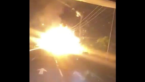 Momento cuando estalla coche bomba en los exteriores de la Penitenciaría