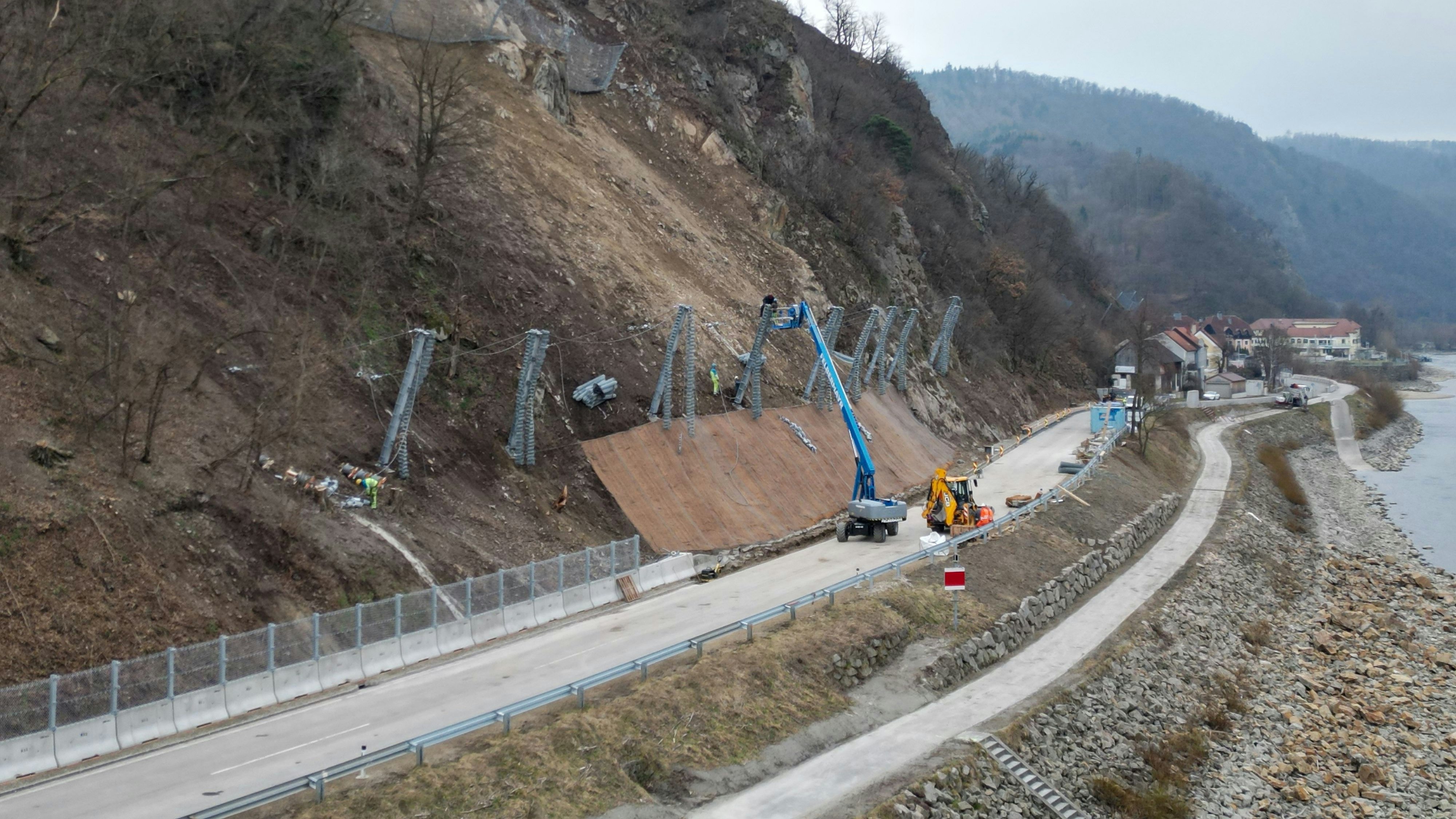 Nach Felssturz: Arbeiten an der B33 schreiten voran