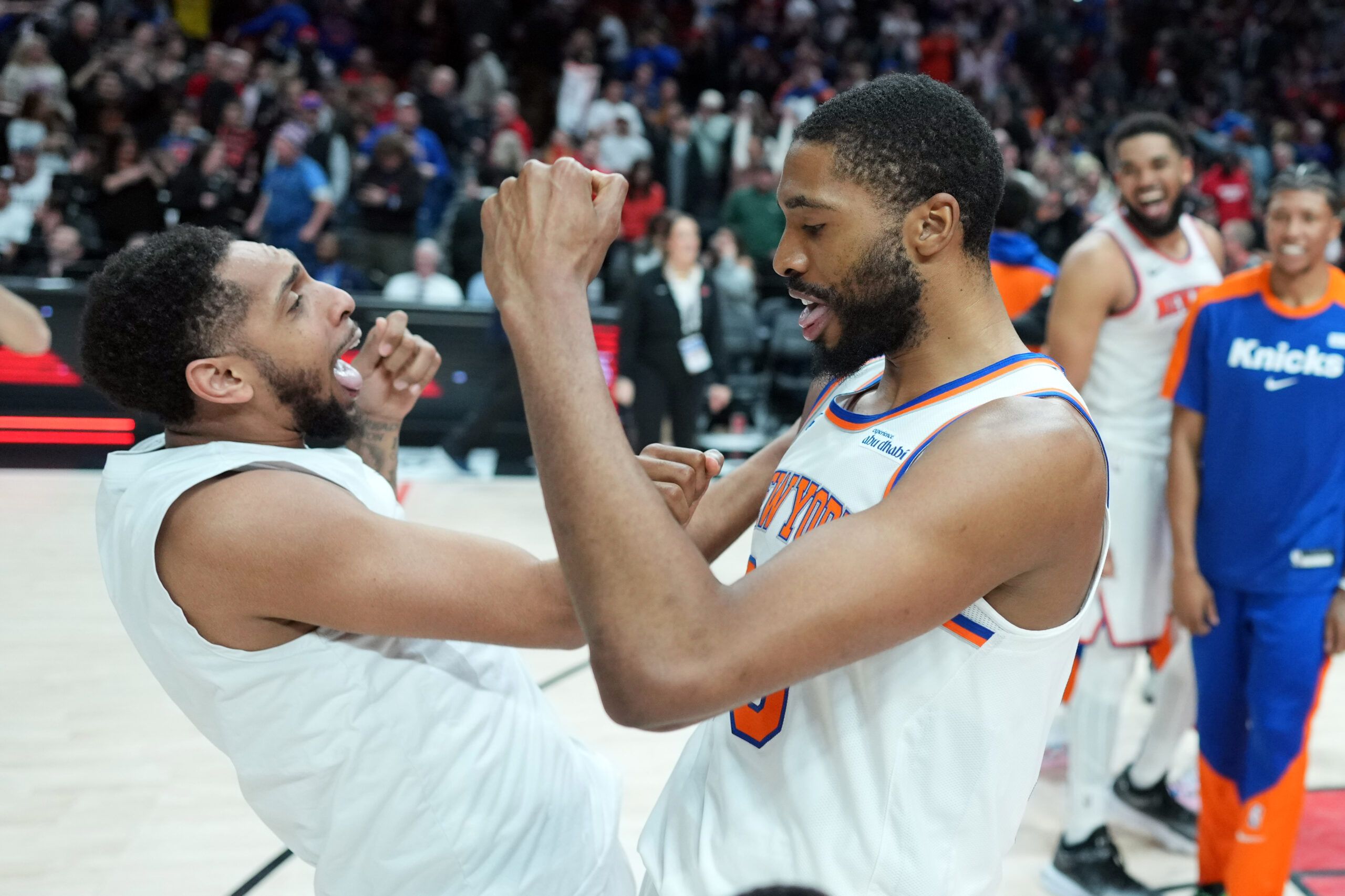 Knicks star gets ovation for game-winner vs. Blazers