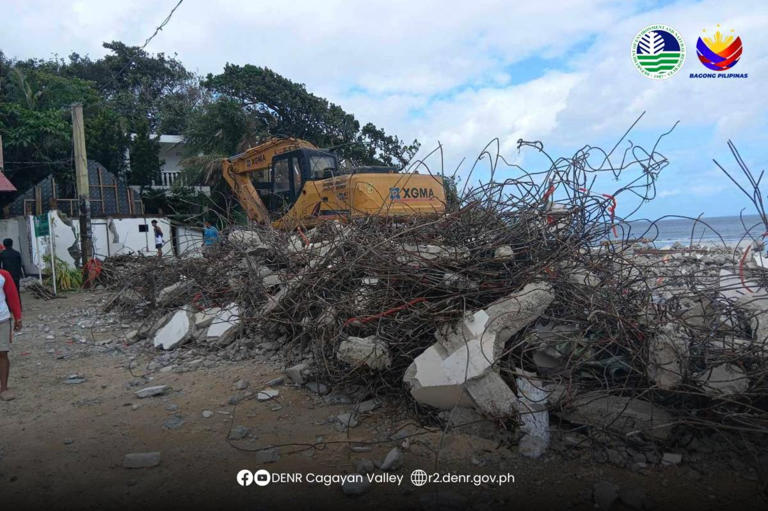 Cagayan resort owners demolish illegal structures